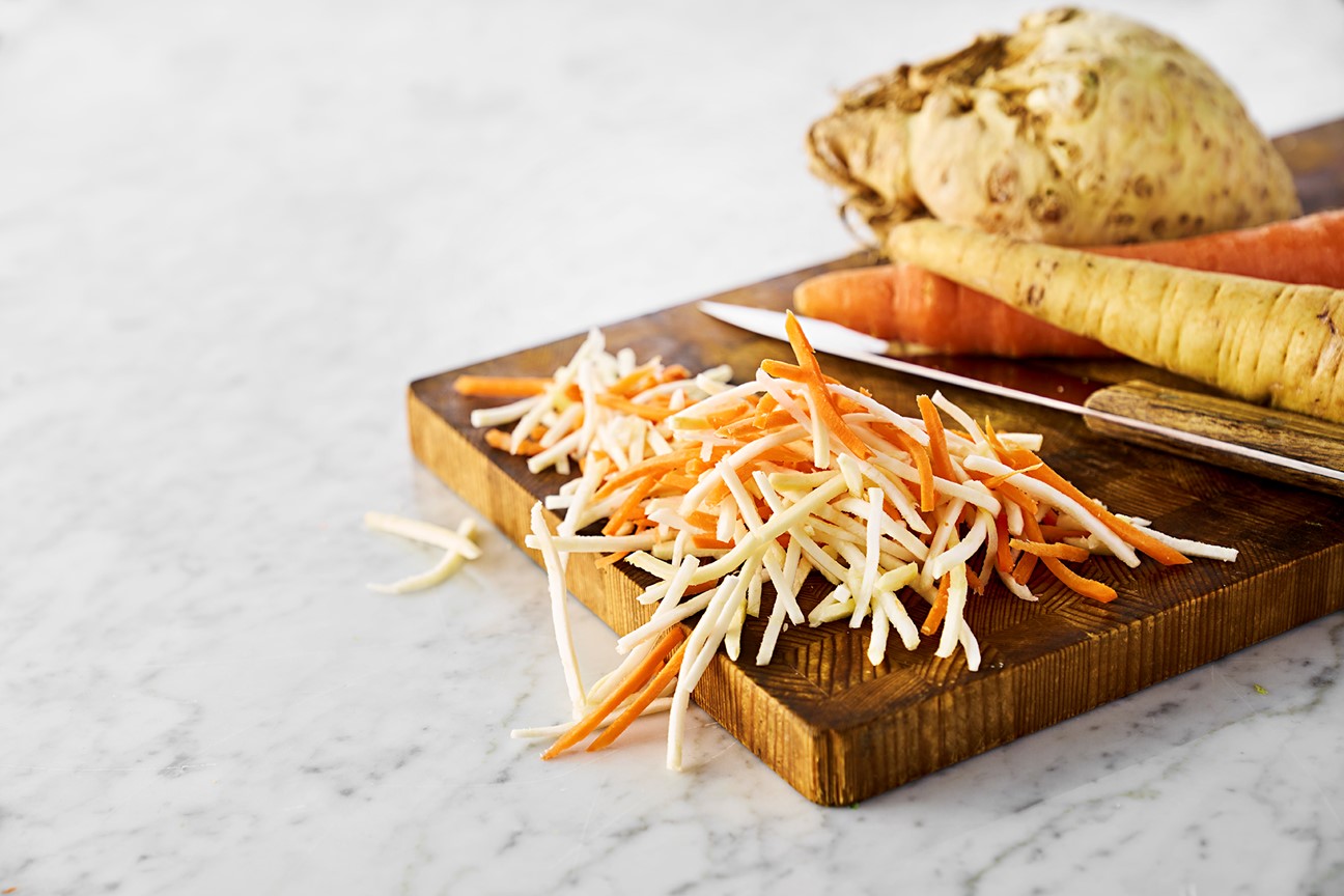 Rotfruktsmix julienne 3 mm 2 kg - Färskvaruhallen Menigo - Dabas